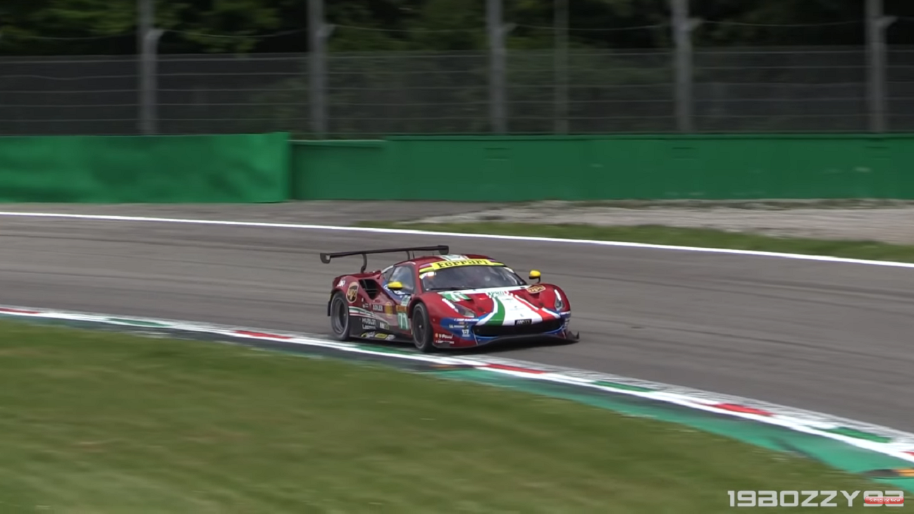 Ferrari 488 GTE e GTE Evo: alcuni esemplari sfrecciano sul Circuito di ...