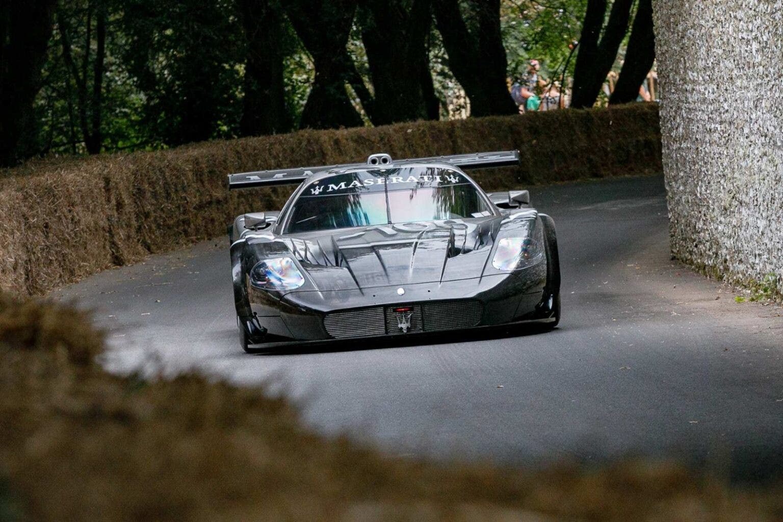 Maserati MC12 Corsa: ecco un vs virtuale con una Mercedes-Benz CLK LM ...