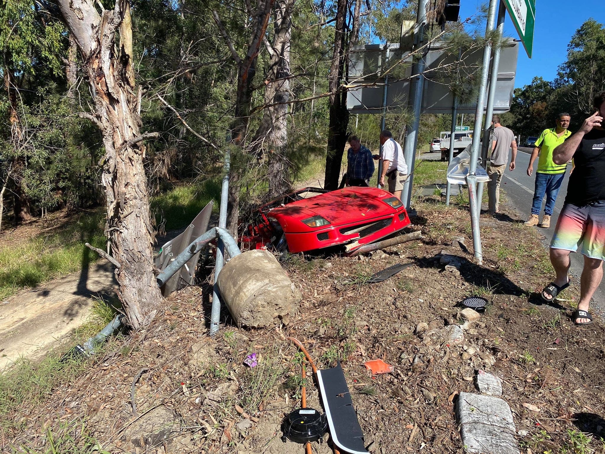 Ferrari F40: un esemplare in crash durante un presunto test drive ...