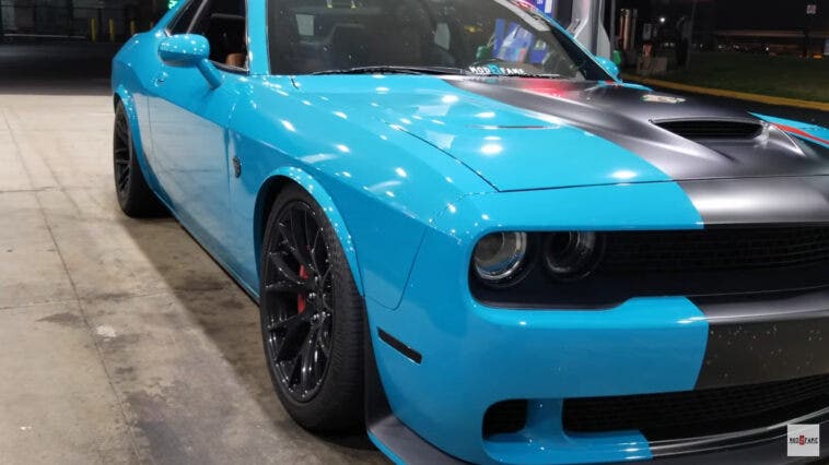 Dodge Challenger SRT Hellcat sfida una Nissan GT-R in una drag race ...