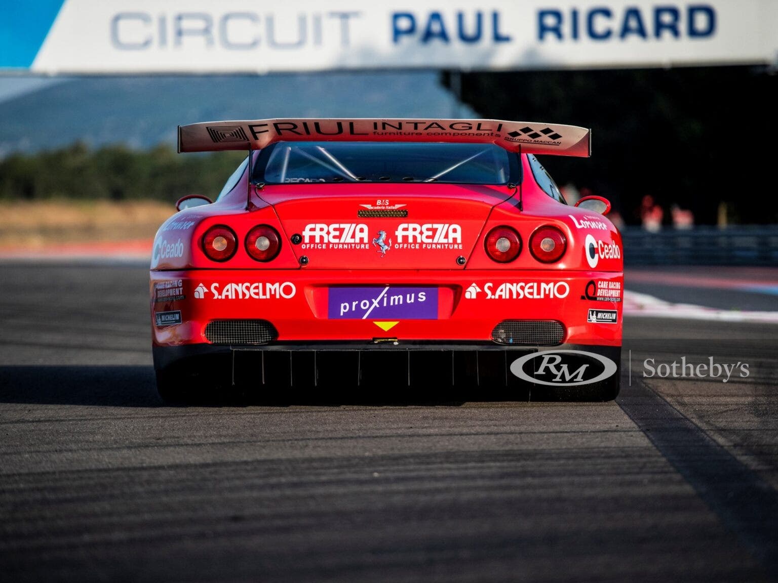 Ferrari 550 GT1: all'asta uno dei soli 10 esemplari a oltre 3 milioni ...