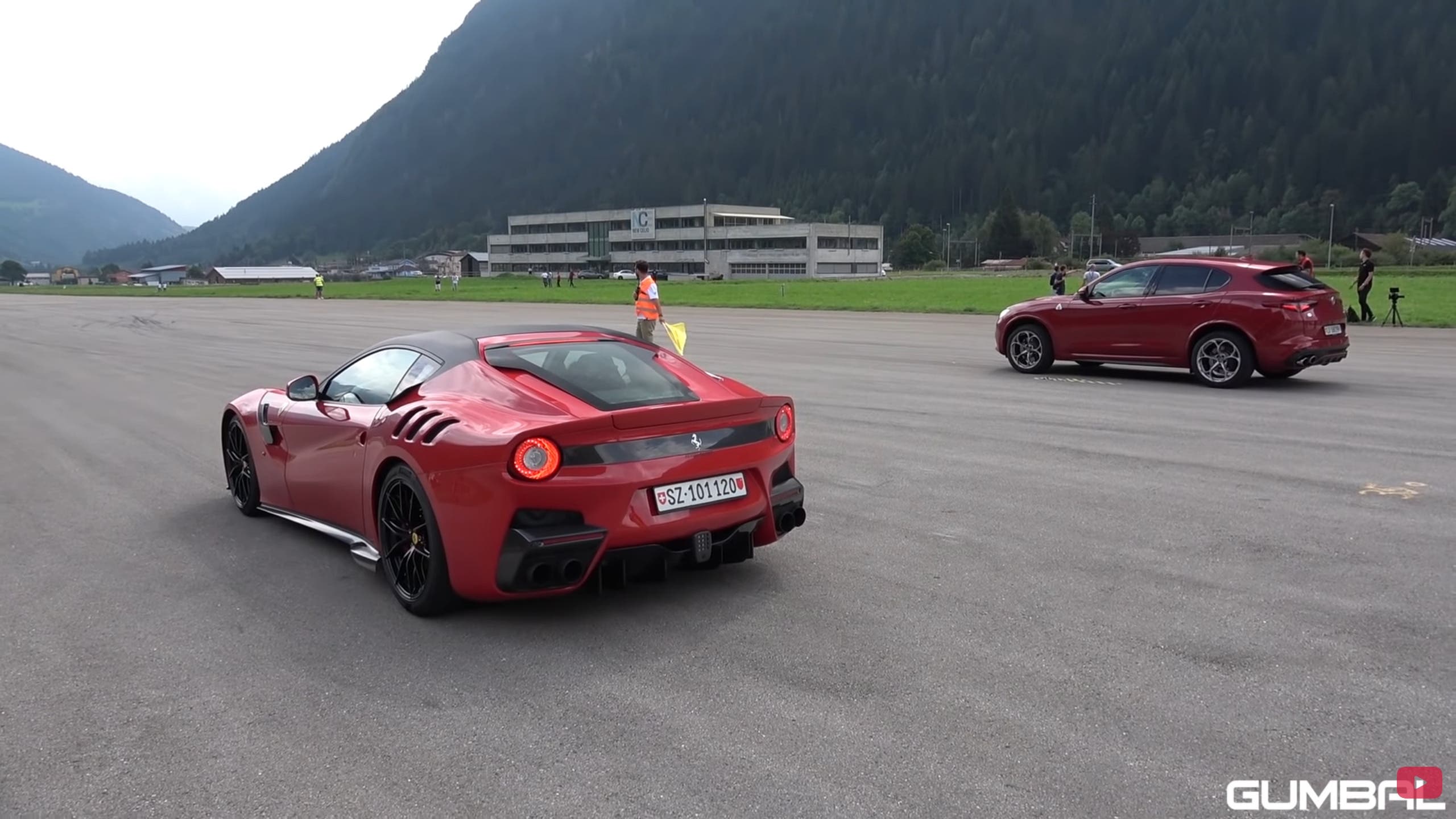 Ferrari F12tdf sfida alcune supercar prestanti in varie drag race ...