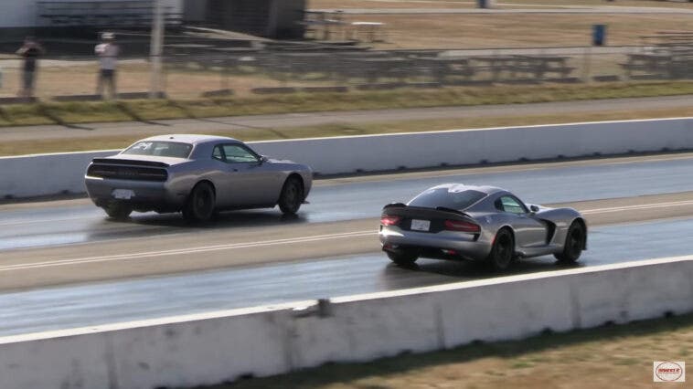 Dodge Challenger SRT Hellcat sfida una Viper in una drag race | Video ...