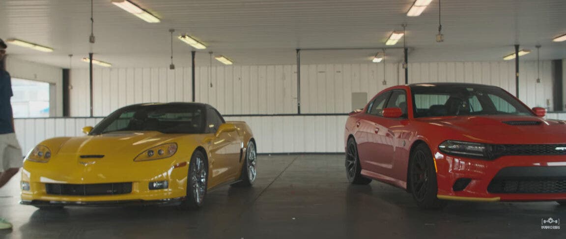 Dodge Charger SRT Hellcat vs Corvette C6 ZR1: ecco una sfida fra due ...