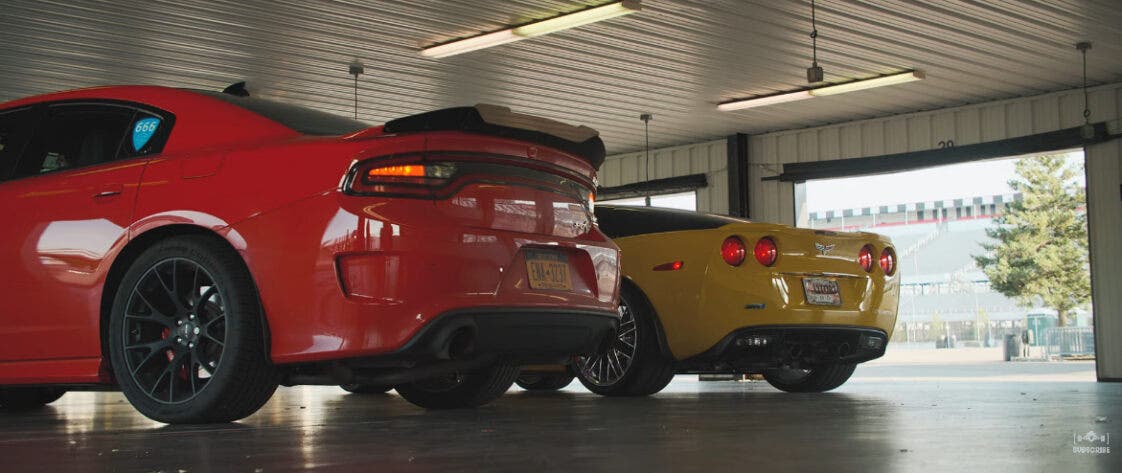 Dodge Charger SRT Hellcat vs Corvette C6 ZR1: ecco una sfida fra due ...