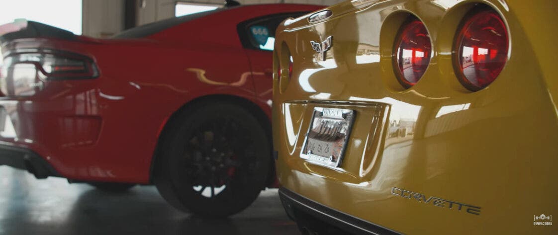 Dodge Charger SRT Hellcat vs Corvette C6 ZR1: ecco una sfida fra due ...