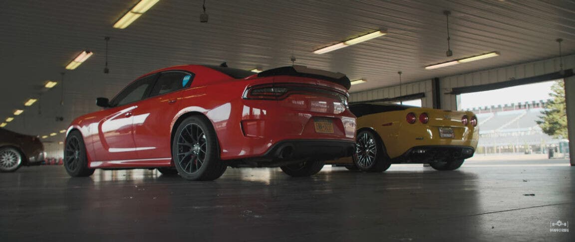 Dodge Charger SRT Hellcat vs Corvette C6 ZR1: ecco una sfida fra due ...