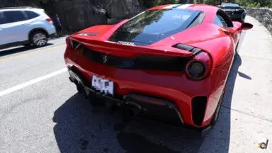 Ferrari 488 Pista vs Ford Mustang Shelby GT500: qual è la vincitrice ...