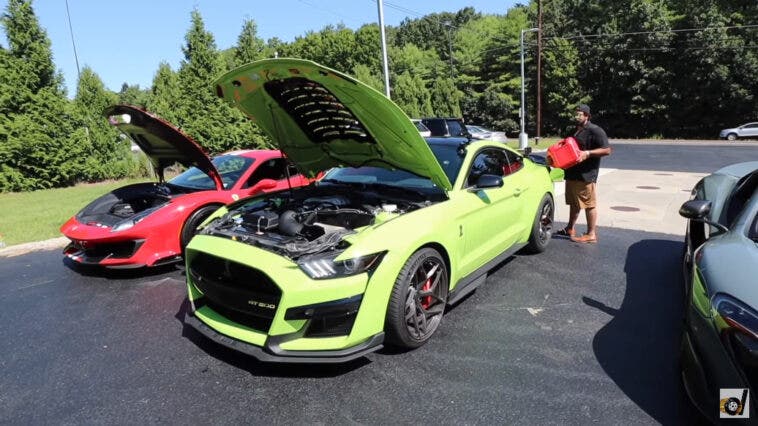 Ferrari 488 Pista vs Ford Mustang Shelby GT500: qual è la vincitrice ...