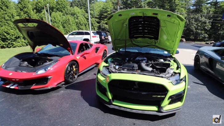 Ferrari 488 Pista vs Ford Mustang Shelby GT500: qual è la vincitrice ...