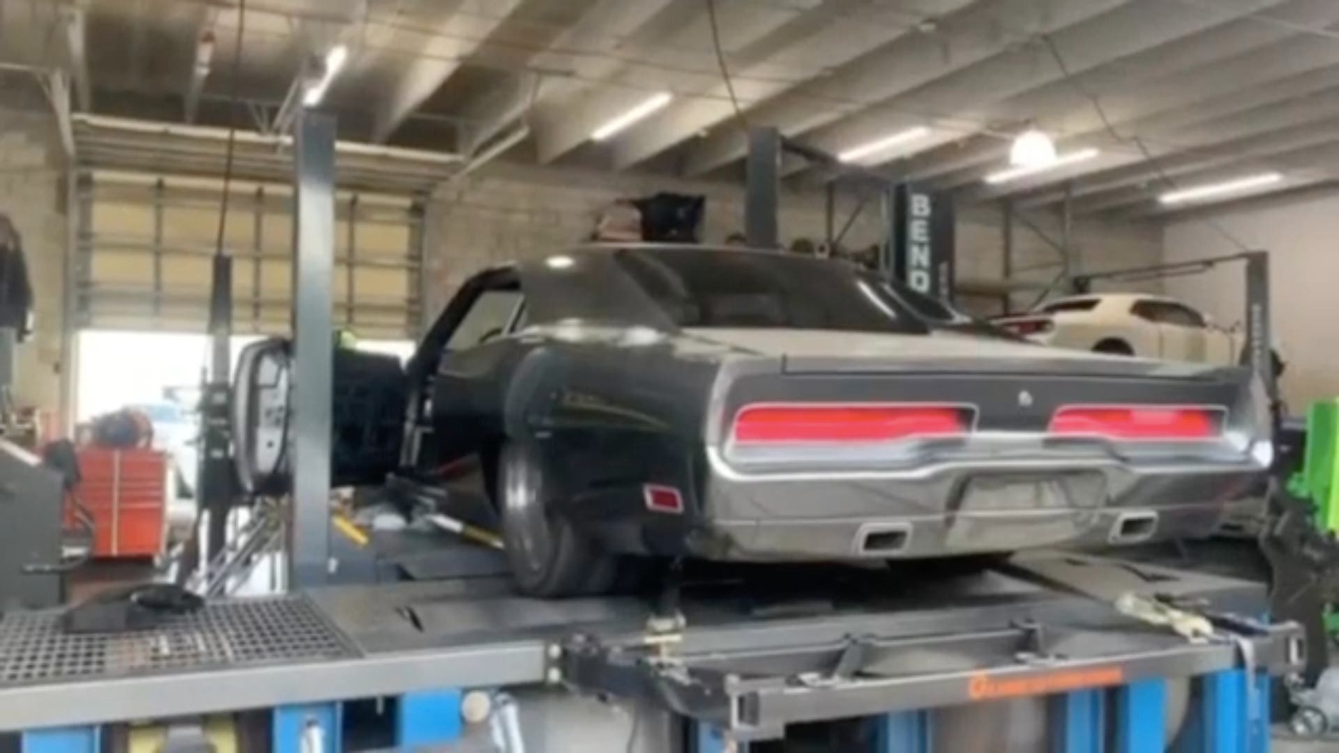 Dodge Charger con Hellephant di SpeedKore testata sul banco di prova ...