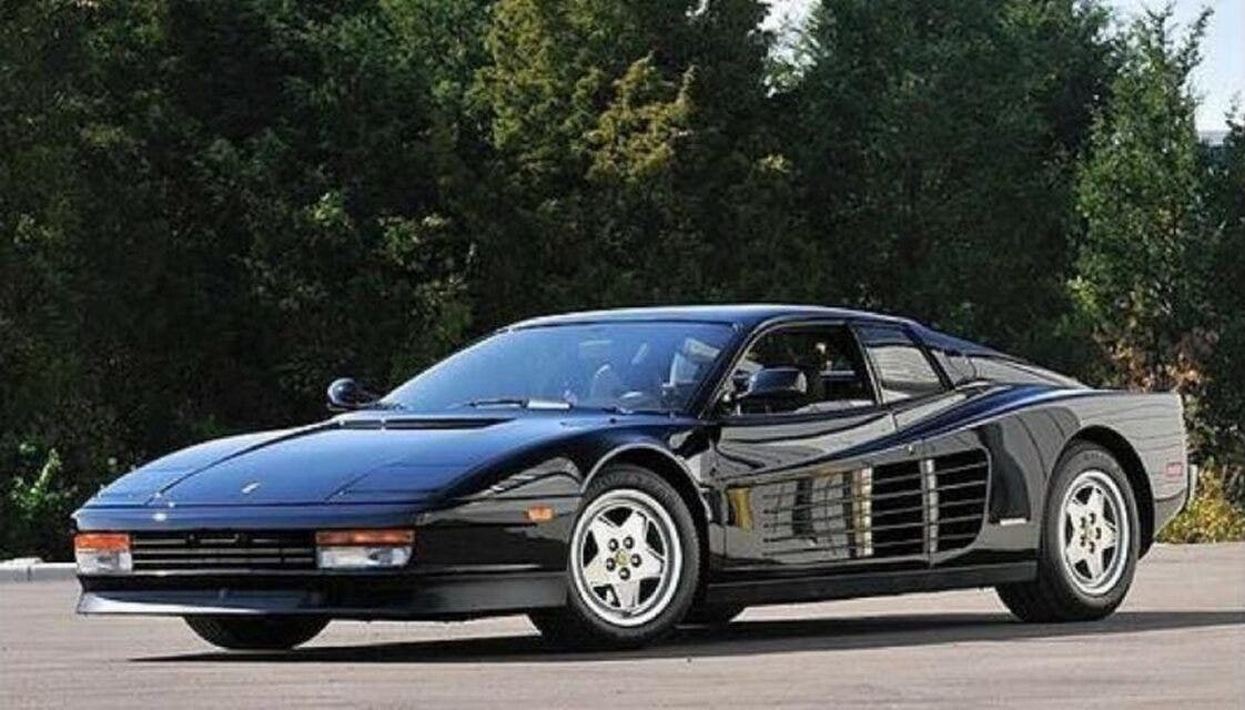 Ferrari Testarossa: Maradona guidava uno speciale esemplare nero ...