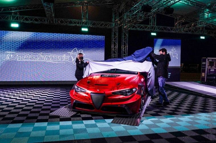 È stata svelata ad Aragon la nuova Alfa Romeo Giulia ETCR by Romeo ...