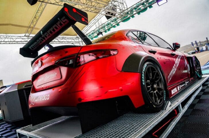 È stata svelata ad Aragon la nuova Alfa Romeo Giulia ETCR by Romeo ...