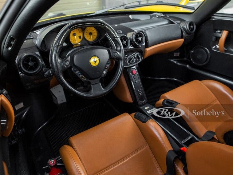 Una splendida Ferrari Enzo in Giallo Modena con poco più di 18mila ...