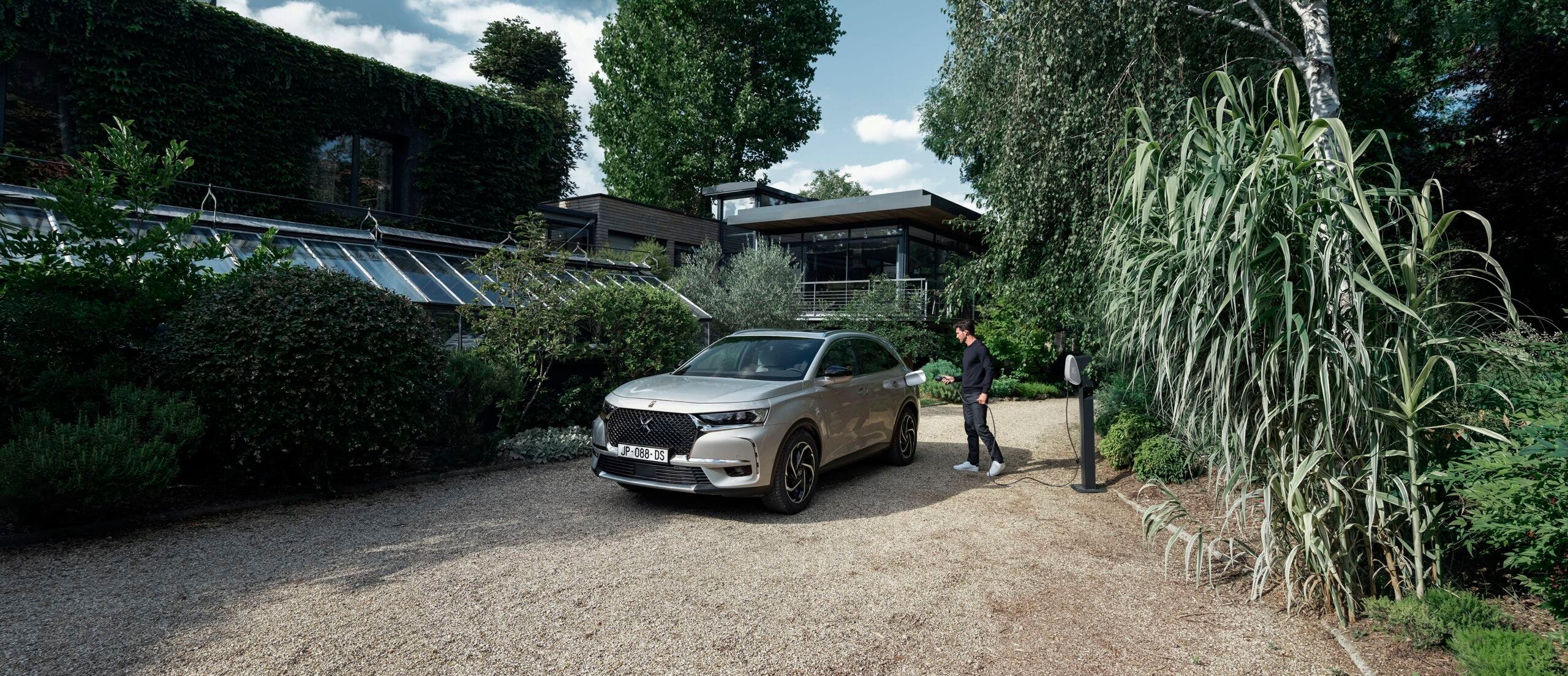 DS 7 Crossback E-Tense: il SUV flessibile con motorizzazione ibrida ...