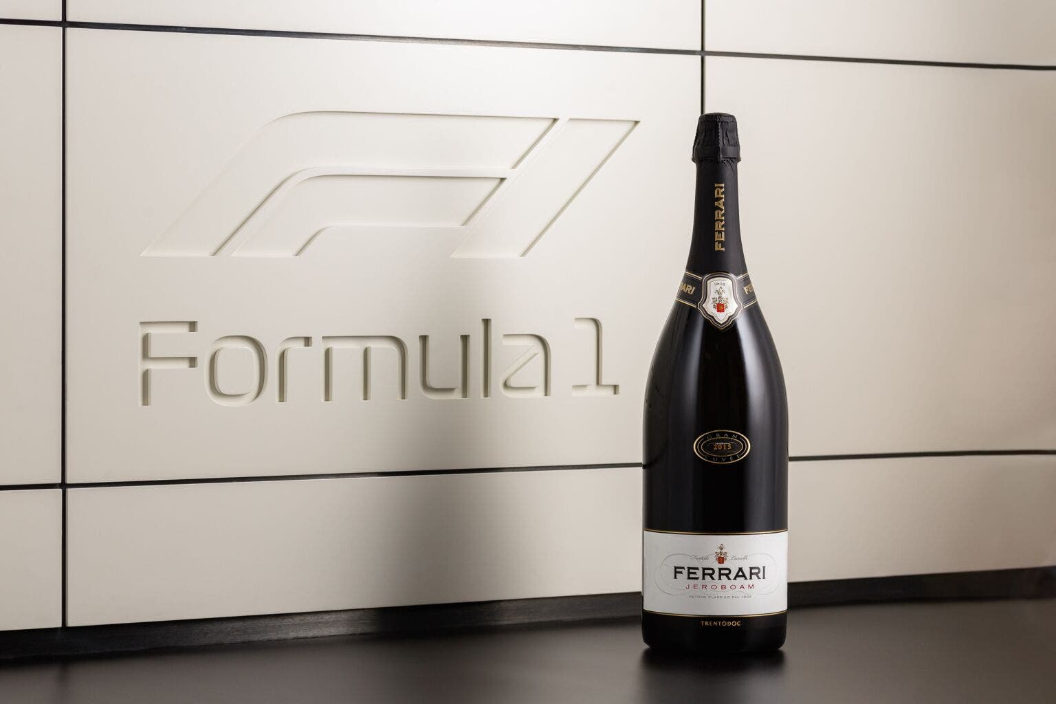 La Formula 1 ha scelto lo spumante italiano Ferrari Trento per la festa ...