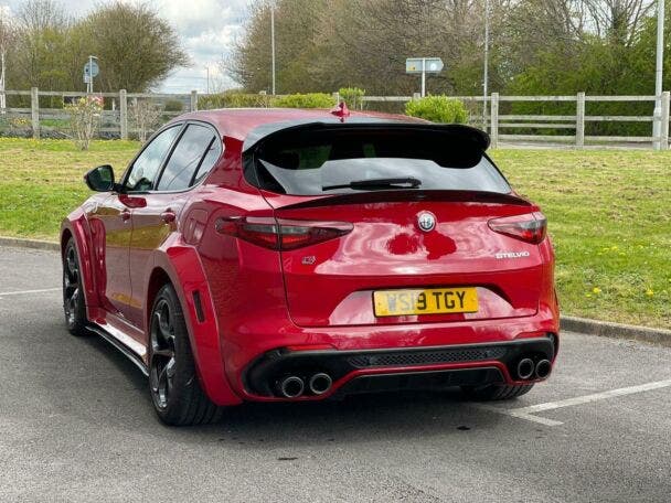 Un Alfa Romeo Stelvio Quadrifoglio widebody modificato è in vendita in ...