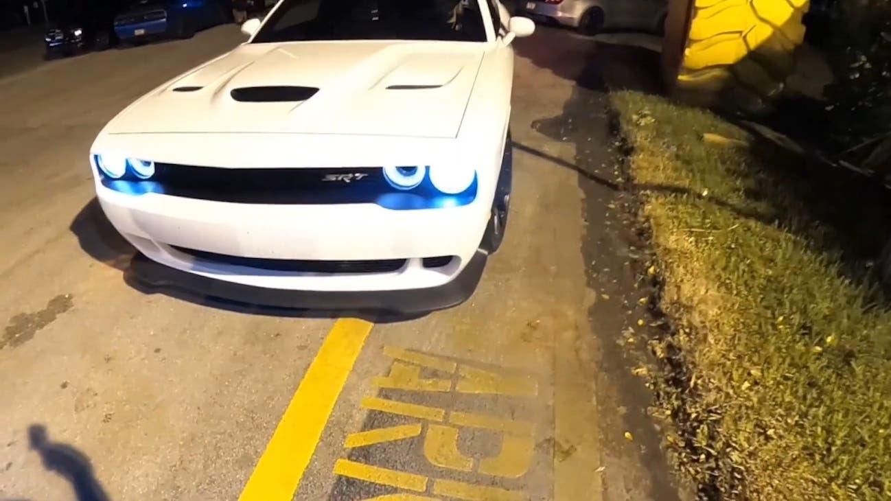 Dodge Challenger SRT Hellcat affronta una Nissan GT-R sull'asfalto ...