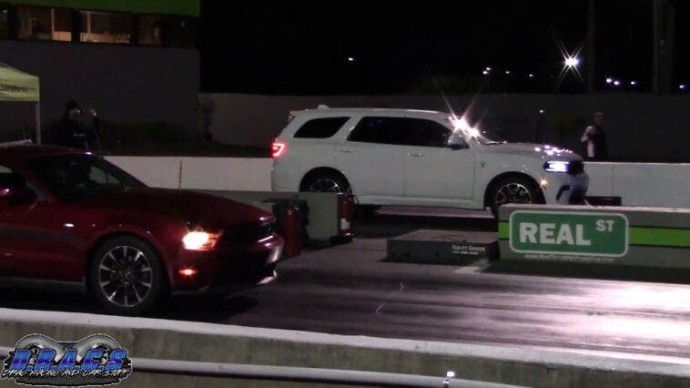 Il Dodge Durango SRT Hellcat partecipa alle prime drag race | Video ...