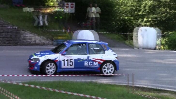 Peugeot 106: un esemplare con kit-car Maxi sfreccia in una cronoscalata ...