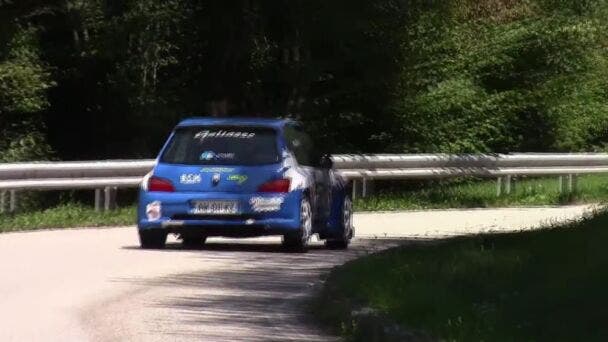 Peugeot 106: un esemplare con kit-car Maxi sfreccia in una cronoscalata ...