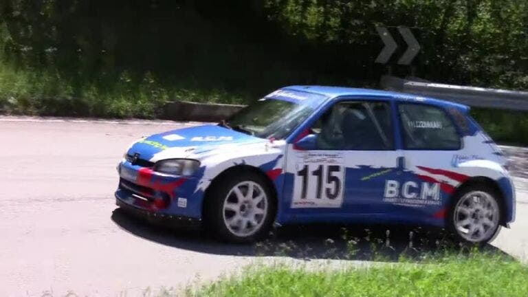 Peugeot 106: un esemplare con kit-car Maxi sfreccia in una cronoscalata ...