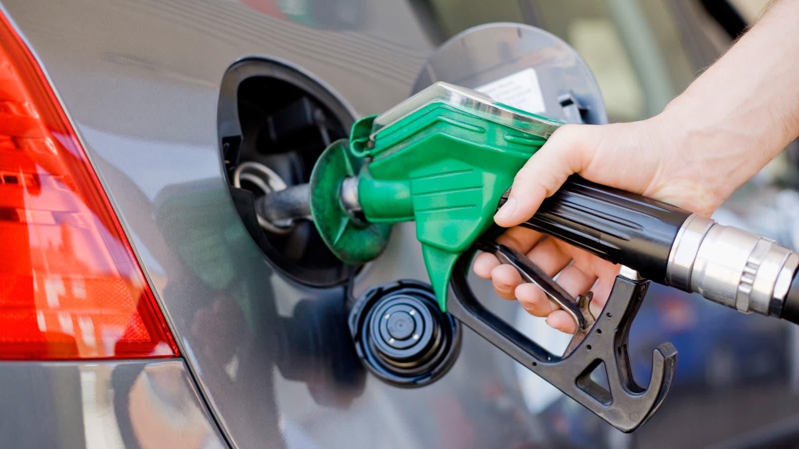 Costo della benzina: oltre 1 euro al litro di accise e IVA - ClubAlfa.it