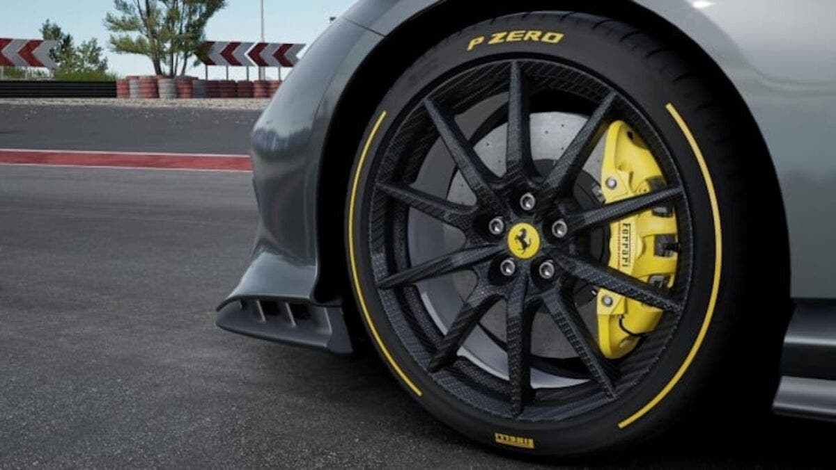 Ferrari 812 Competizione A finisce sotto una Mercedes | Video - ClubAlfa.it