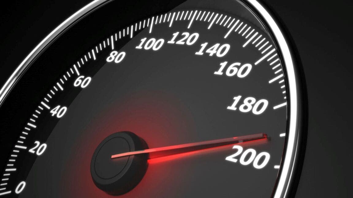 Il tachimetro dell’auto della Polizia fa da autovelox - ClubAlfa.it