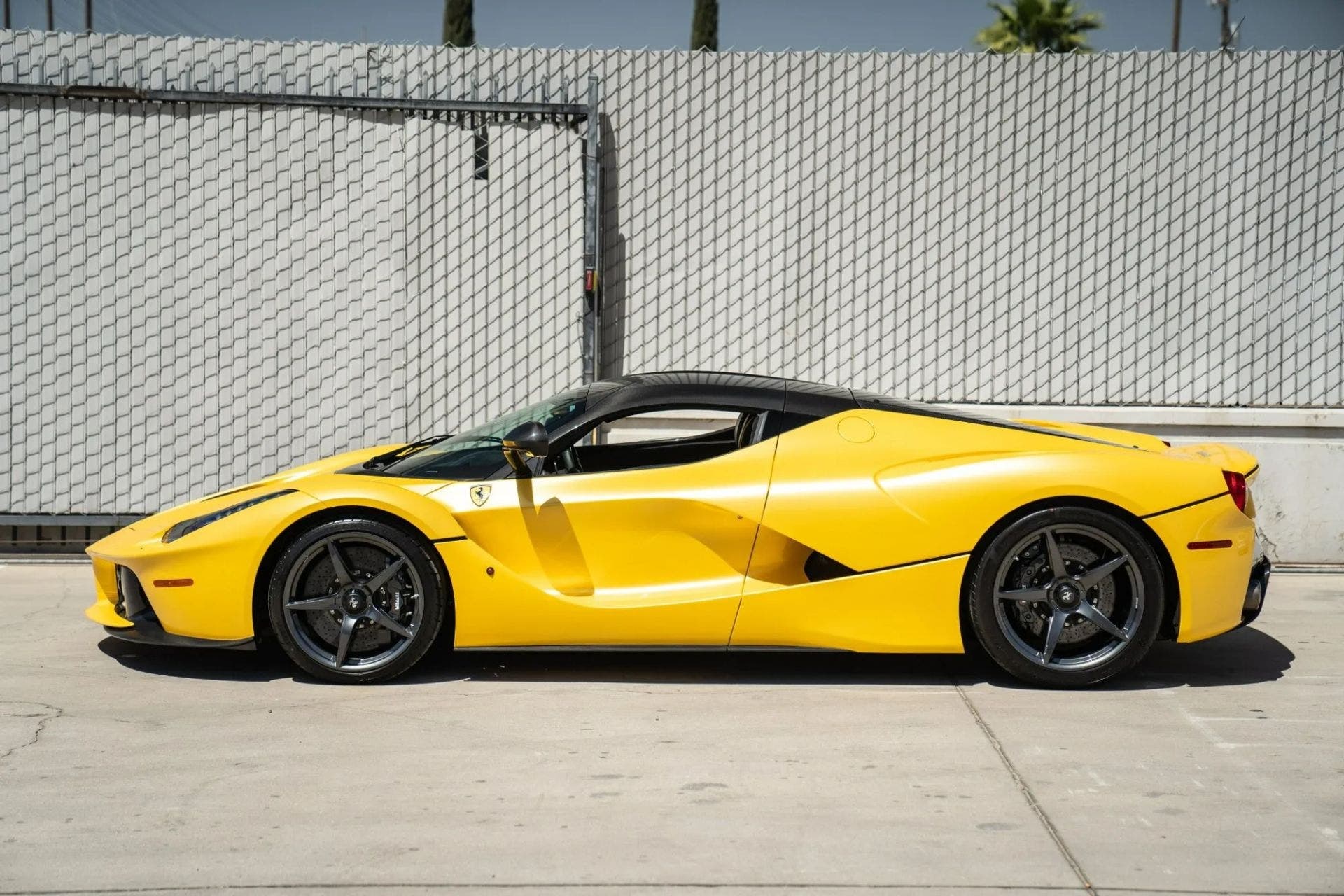 Una LaFerrari in Giallo Triplo Strato è in vendita a 4 milioni ...