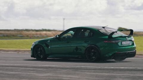 Alfa Romeo Giulia GTAm sfida in pista una Porsche 911 GT3 - ClubAlfa.it