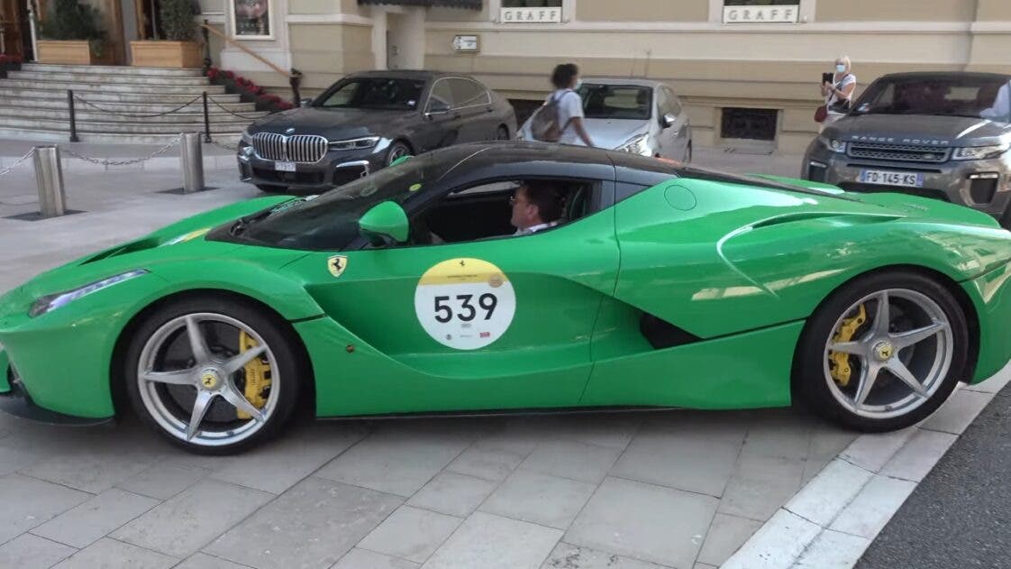Ferrari LaFerrari: l’esclusivo esemplare in Signal Green dal vivo ...