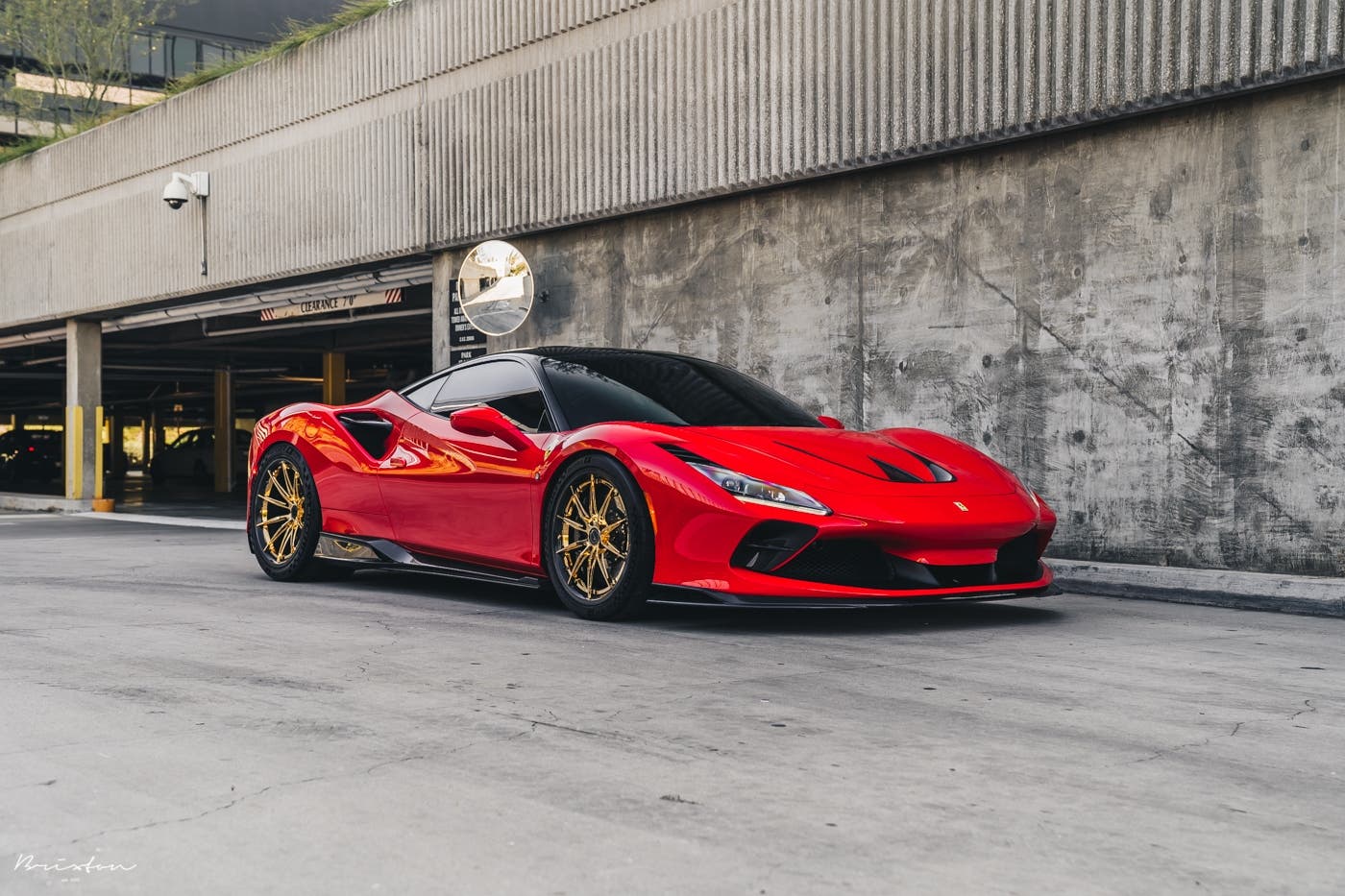 Ferrari F8 Tributo: questo esemplare ha cerchi in oro 24 carati ...