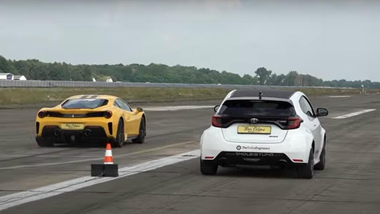 Ferrari 488 Pista vs Toyota GR Yaris nella drag race | Video - ClubAlfa.it