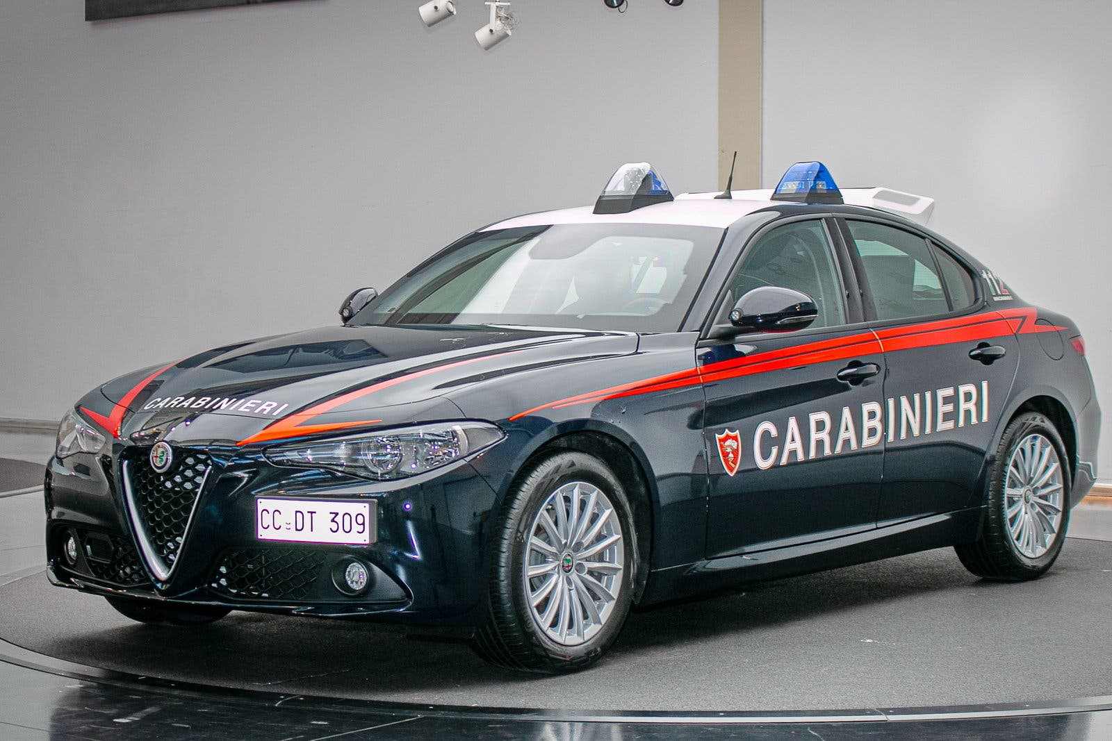 Alfa Romeo Giulia Carabinieri: l'omaggio a Sergio Marchionne - ClubAlfa.it