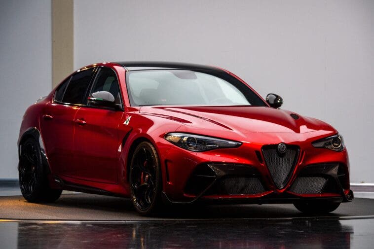 Imparato ha consegnato una Giulia GTA ad Andrea De Adamich - ClubAlfa.it