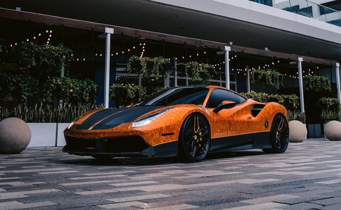 Ferrari 488 GTB: un esemplare personalizzato con texture alligatore ...