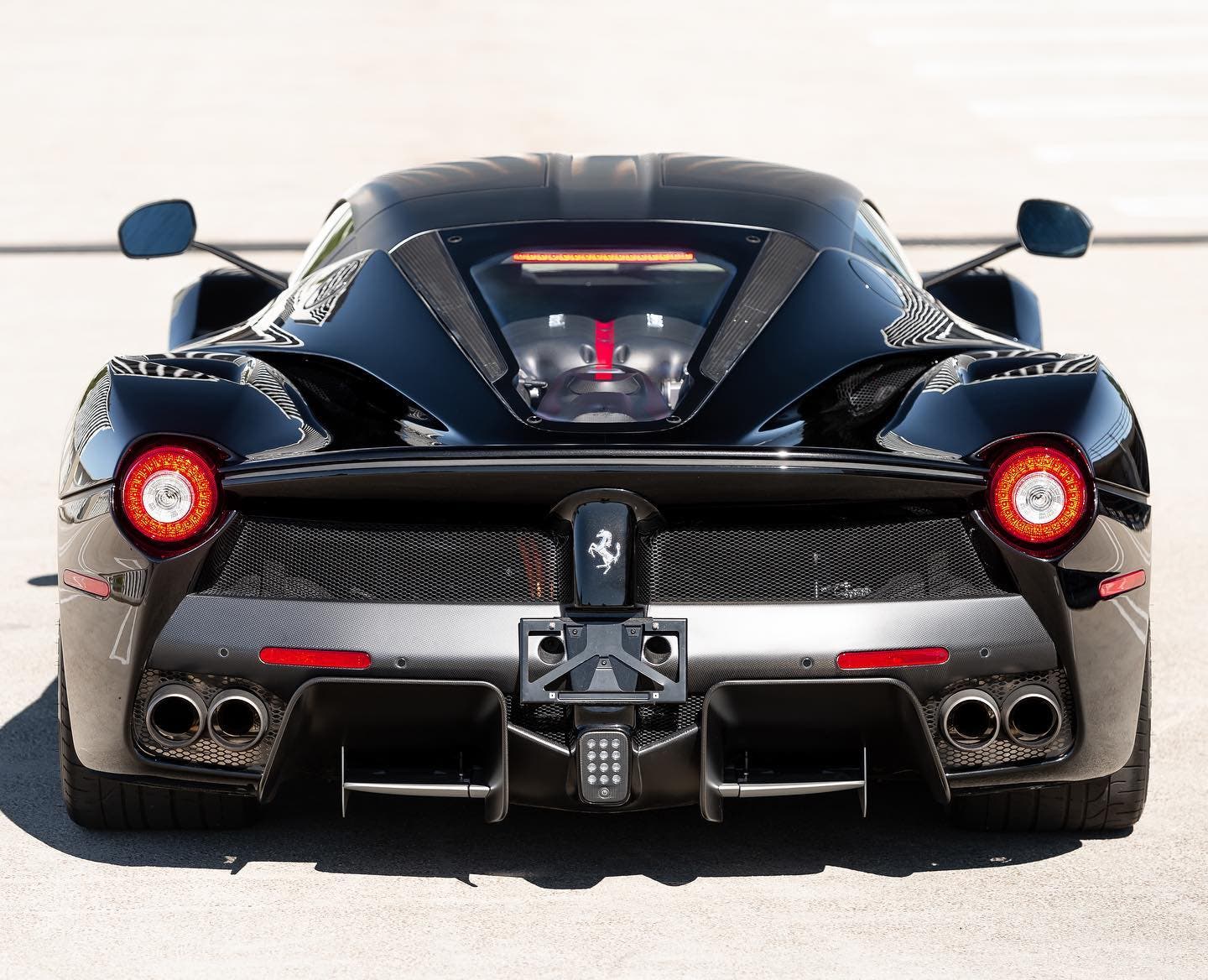 Incredibile Ferrari LaFerrari con sole 576 miglia all'asta - ClubAlfa.it