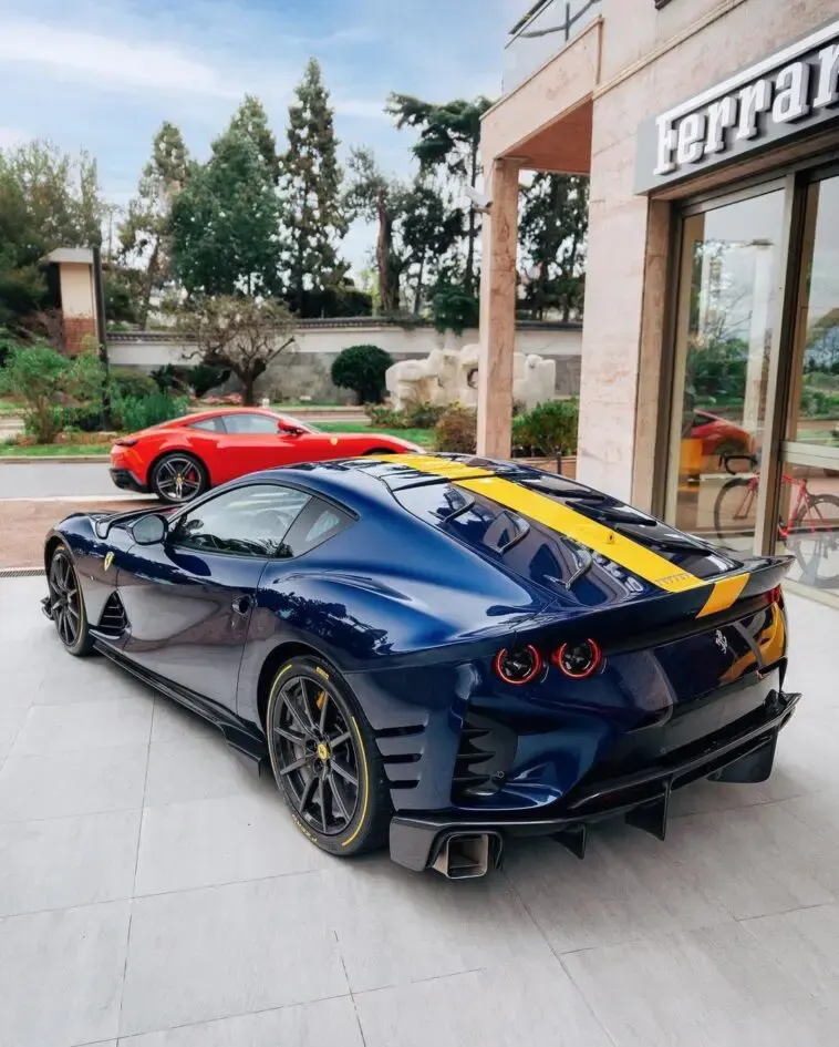 Ferrari 812 Competizione: ecco un bellissimo esemplare in Blu Le Mans ...