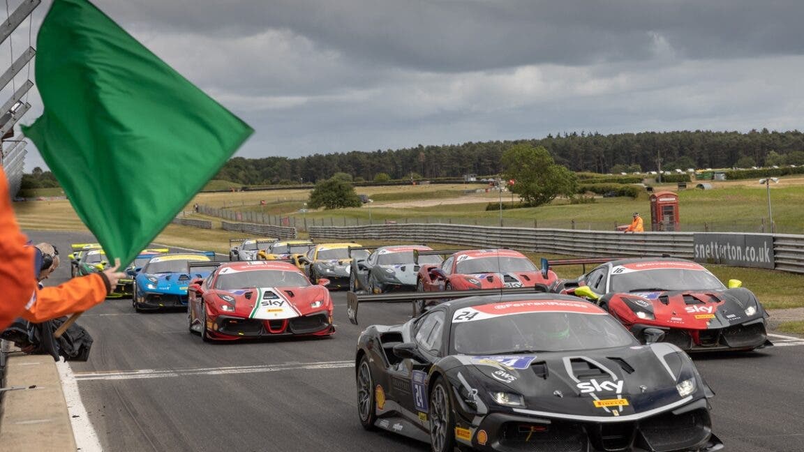 Ferrari Challenge Trofeo Pirelli UK: Lucky Khera si porta a casa l ...
