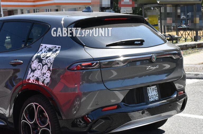 Alfa Romeo Tonale PHEV: la top di gamma avvistata di nuovo [Foto spia ...