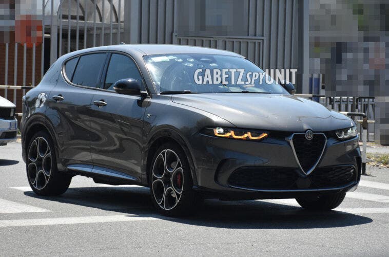 Alfa Romeo Tonale PHEV: la top di gamma avvistata di nuovo [Foto spia ...