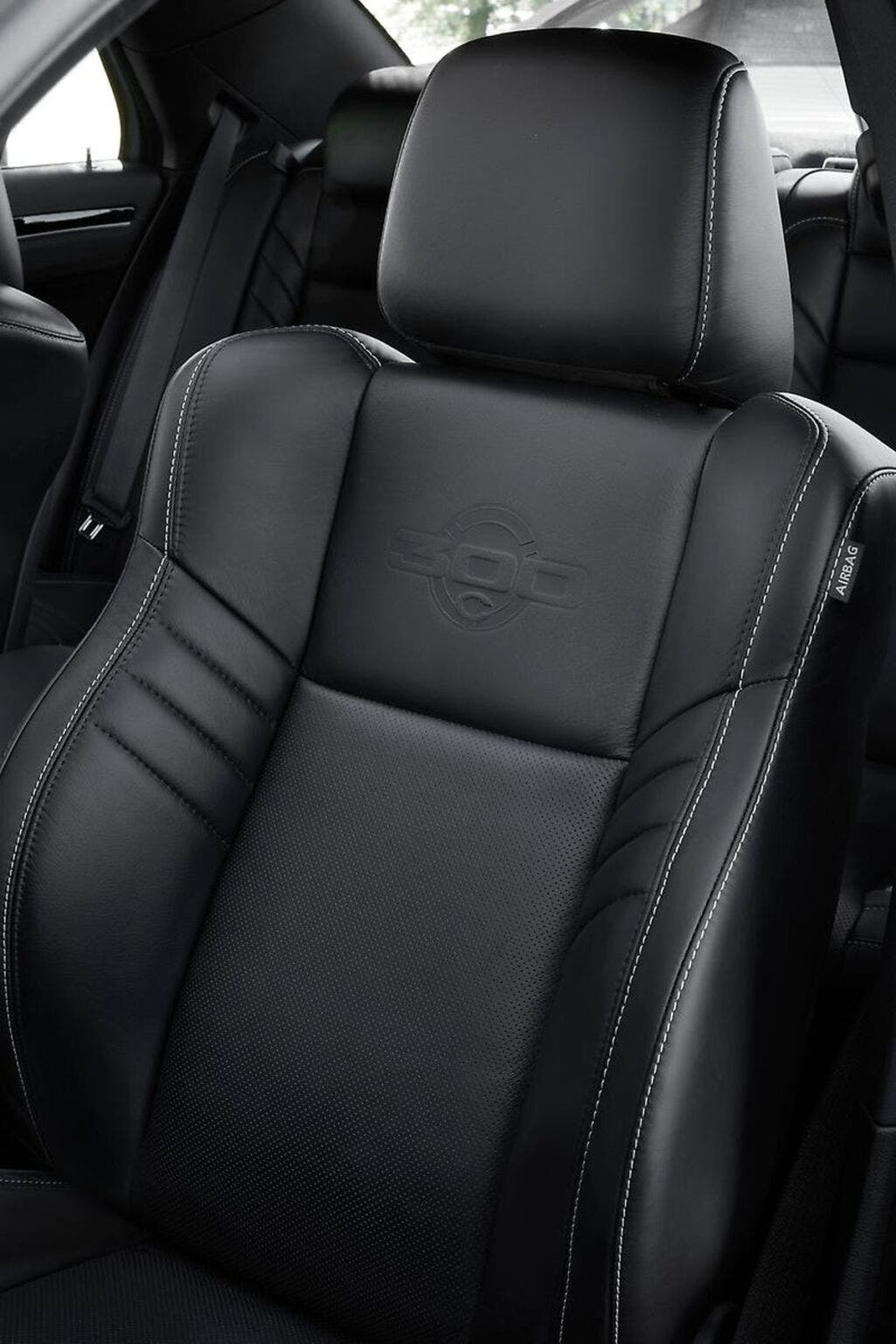 Chrysler 300C 2023: svelata l’ultima versione dell’iconico modello ...