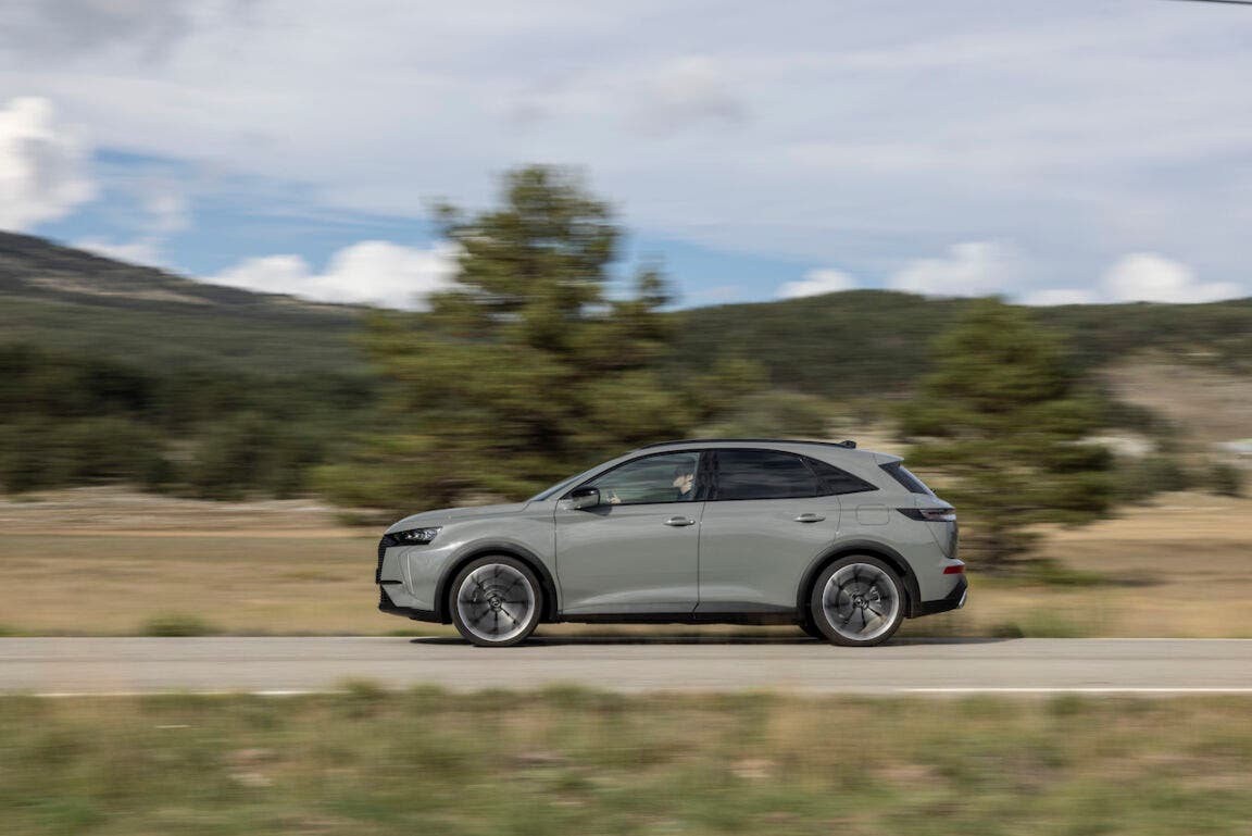 DS 7 in arrivo: interni, tecnologia, motori e prezzi - ClubAlfa.it