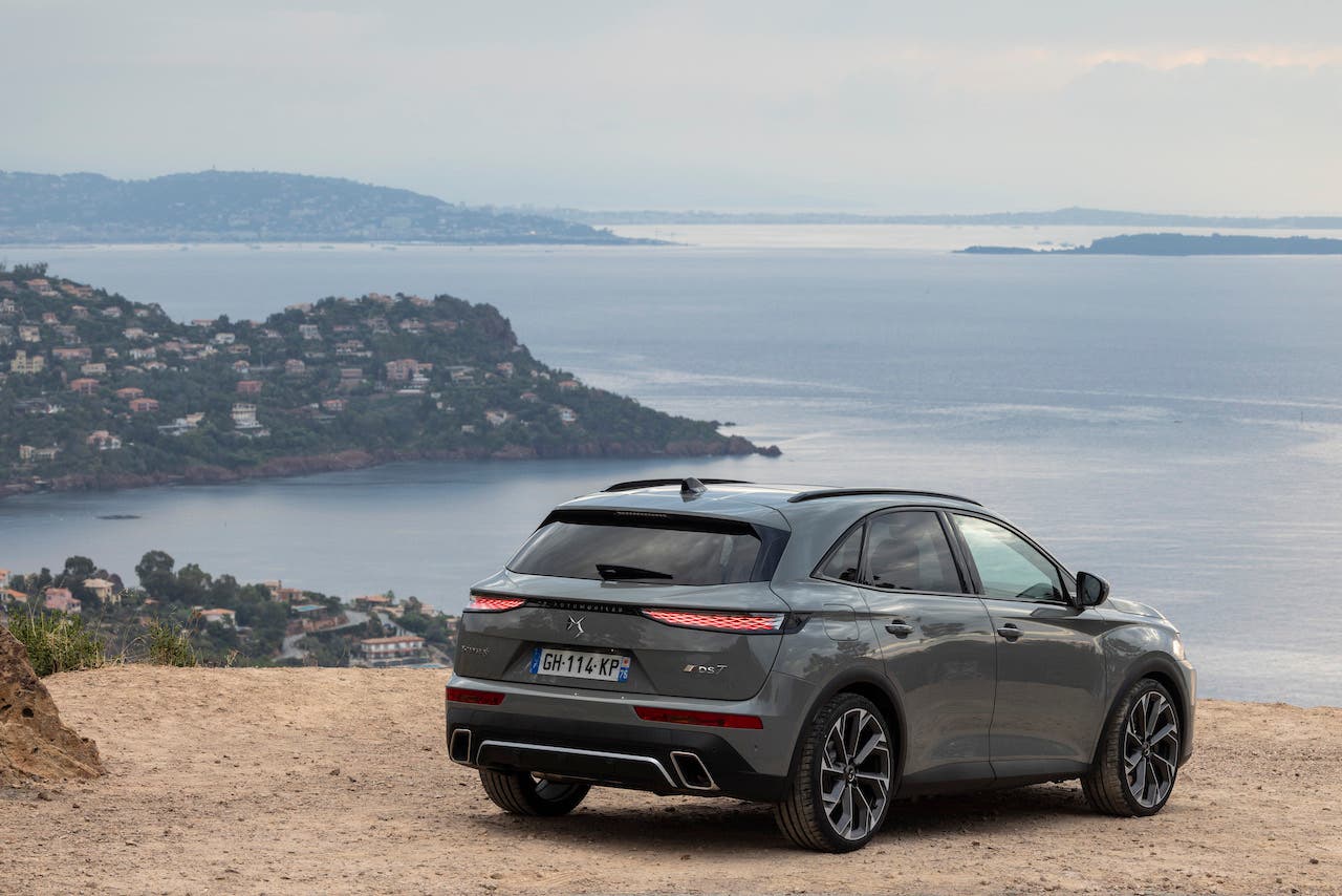 DS 7 in arrivo: interni, tecnologia, motori e prezzi - ClubAlfa.it