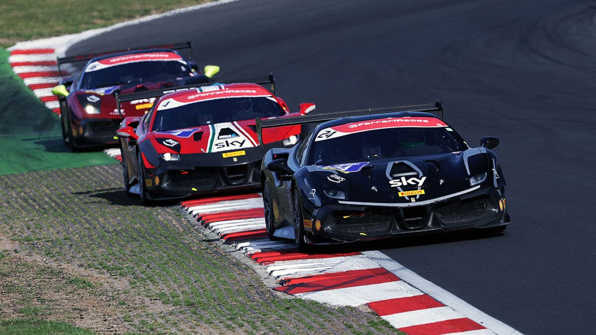 Ferrari Challenge Trofeo Pirelli UK: altra vittoria per Lucky Khera ...
