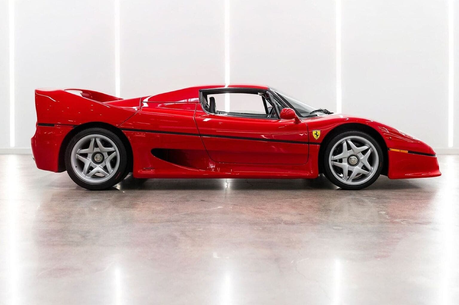 Ferrari F50: esemplare tenuto in garage per 18 anni in vendita per 6,5 ...