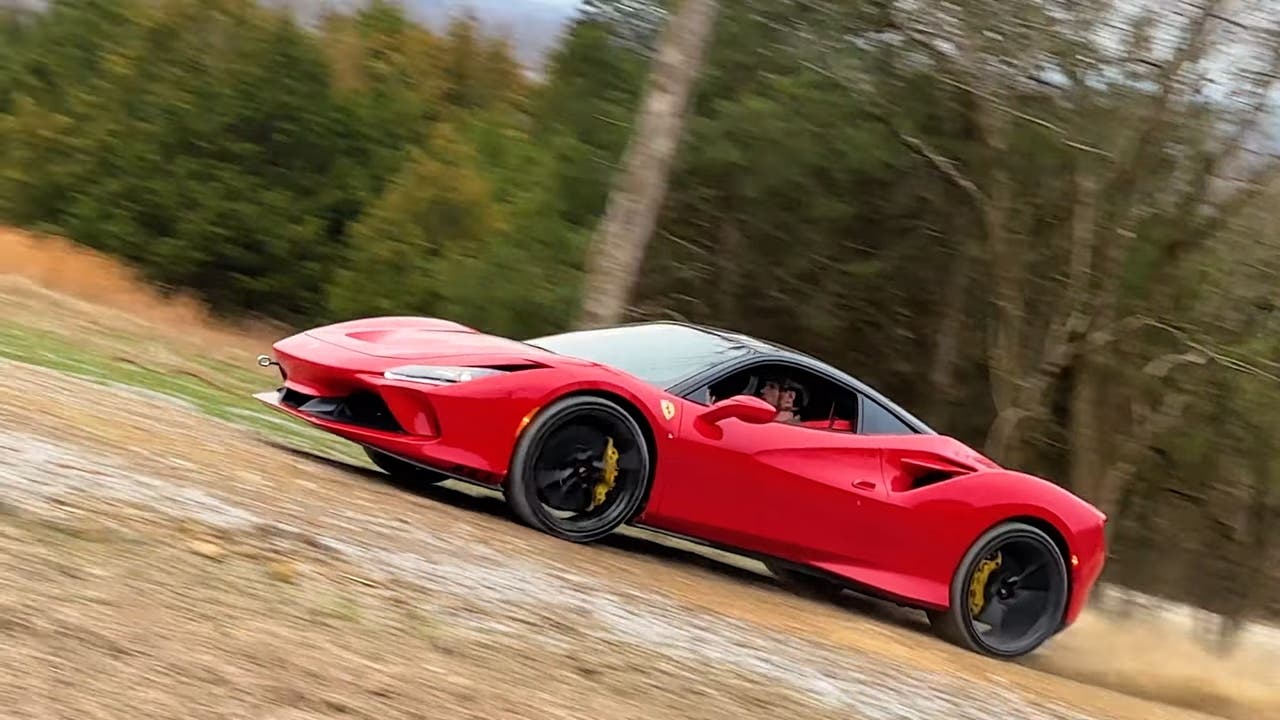 Ferrari F8 Tributo si trasforma in un’auto da rally in questo test ...