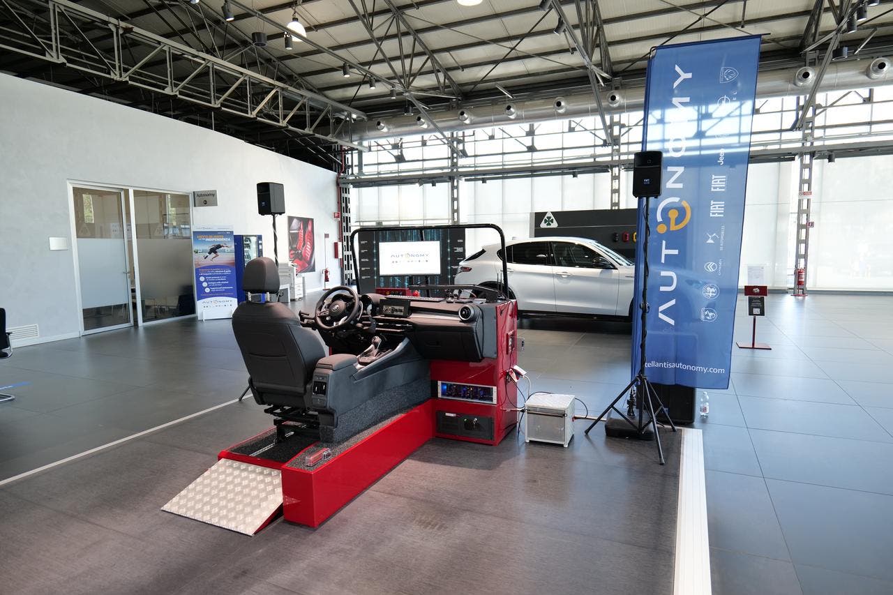 Stellantis lancia un simulatore innovativo per la mobilità inclusiva ...